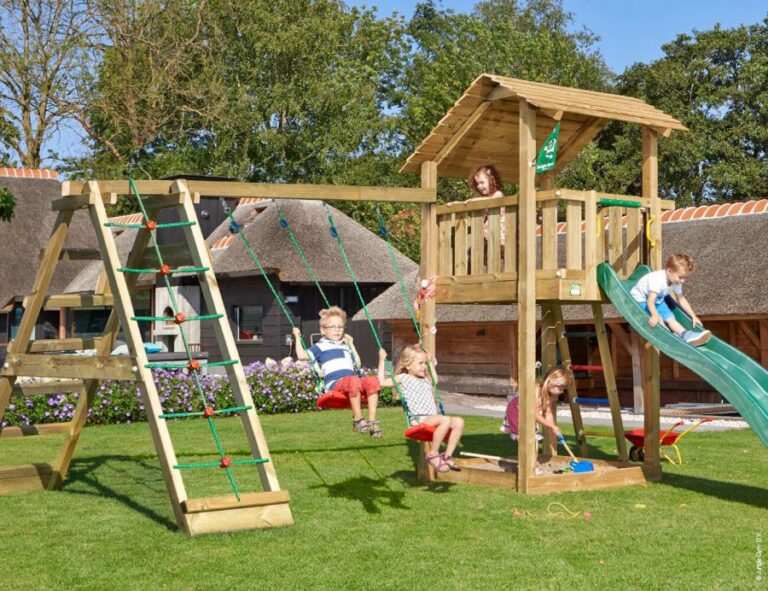 Jungle Shelter - Woodford Timber